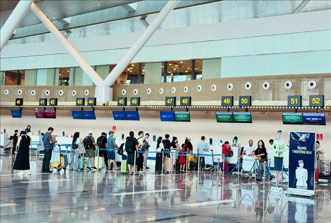 Tan Son Nhat airport braces for holiday surge with 750 daily flights ...