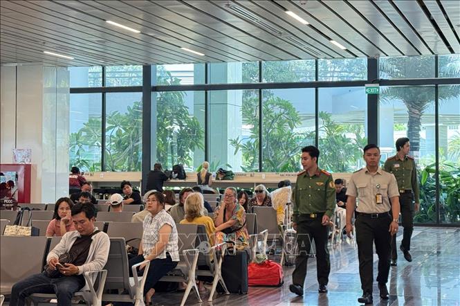 Tan Son Nhat airport braces for holiday surge with 750 daily flights ...