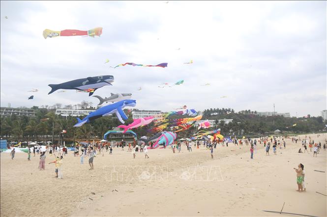 Đặc sắc Lễ hội thả diều - Hello Sunny chào hè 2026 tại vùng biển Lâm ...