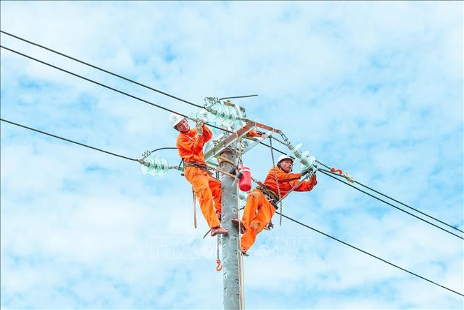 Điện lực miền Trung bảo đảm cung ứng điện ổn định trong cao điểm nắng ...