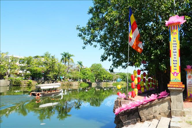 Cố đô Huế rực rỡ sắc màu chào đón Đại lễ Phật đản - Ảnh thời sự trong ...