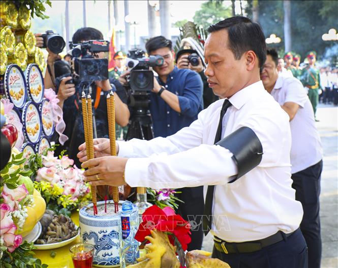 Lễ truy điệu, an táng 9 hài cốt liệt sĩ Quân tình nguyện Việt Nam tại ...