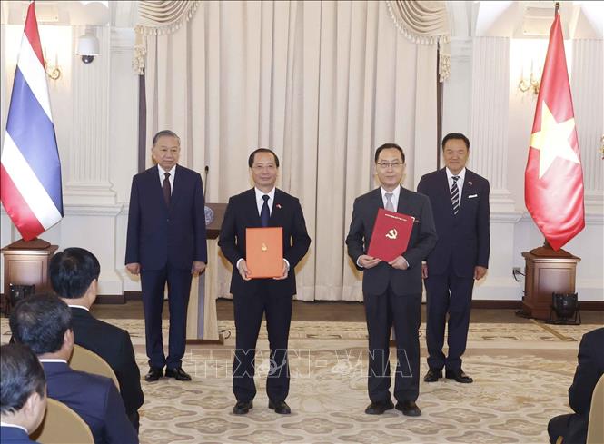 Vietnamese, Thai leaders witness exchange of cooperation agreements ...