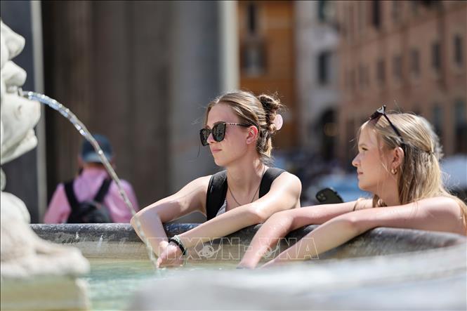 Italy ban hành cảnh báo đỏ do nắng nóng diện rộng - Ảnh thời sự quốc tế ...