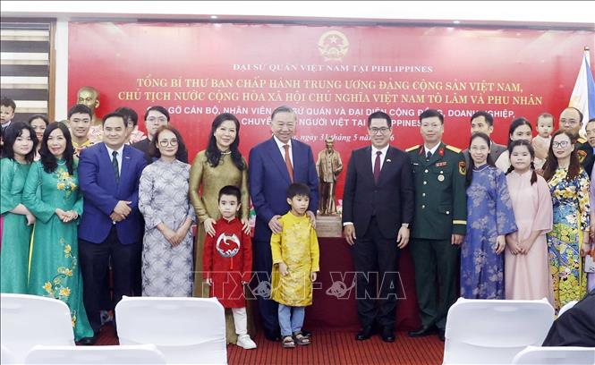Party General Secretary, President and spouse meet Vietnamese community ...