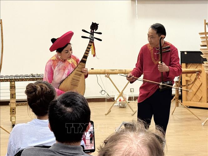 Vietnamese traditional music, instruments captivate French audiences ...