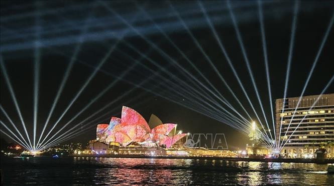 Lung linh sắc màu lễ hội ánh sáng Vivid Sydney 2026 - Ảnh thời sự quốc ...
