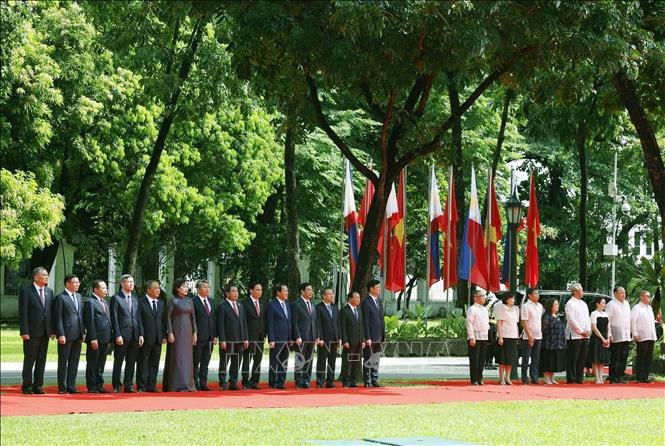 Welcome ceremony held for Vietnamese top leader in the Philippines ...