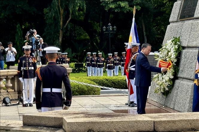 Top Vietnamese leader pays tribute to Philippine national hero Jose ...