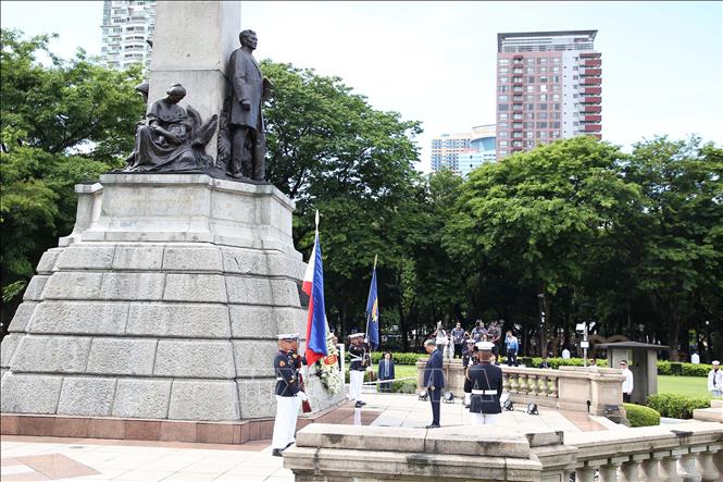 Top Vietnamese leader pays tribute to Philippine national hero Jose ...