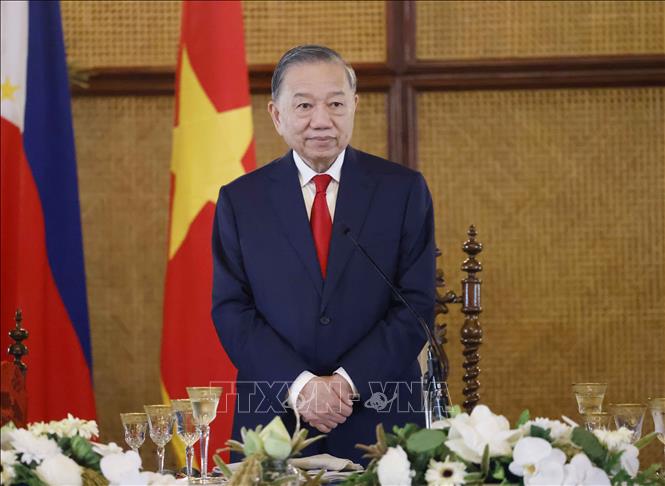 President of Philippines hosts banquet in honour of top Vietnamese ...