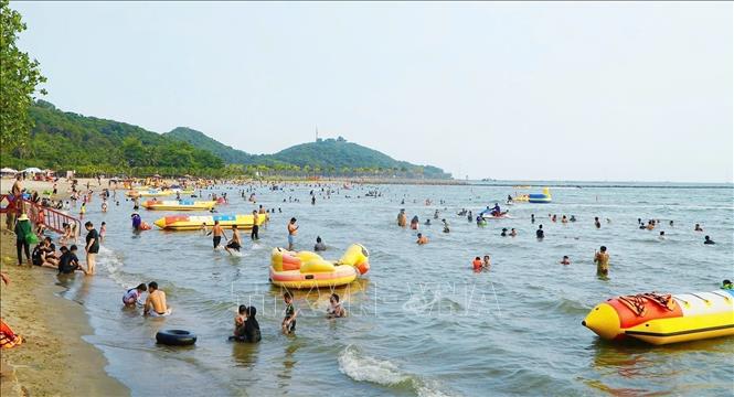 An Giang welcomes over 13.3 million tourists in first 5 months - VNA ...