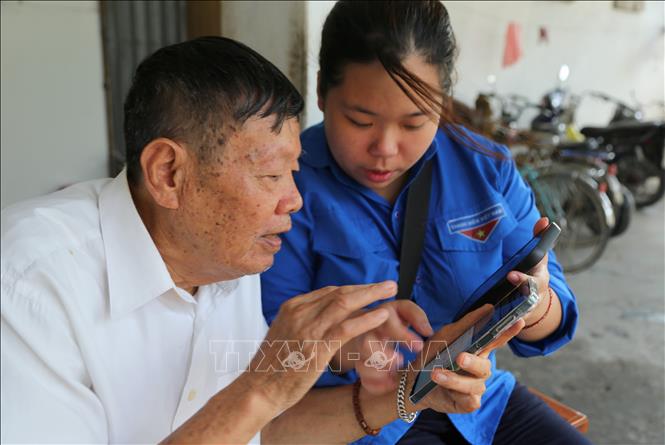 Thanh niên Hải Phòng hỗ trợ nhân dân tiếp cận dịch vụ công trên môi ...