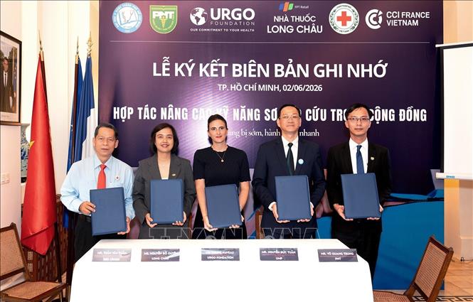 Vietnam, France cooperate to build community first-aid network - VNA ...