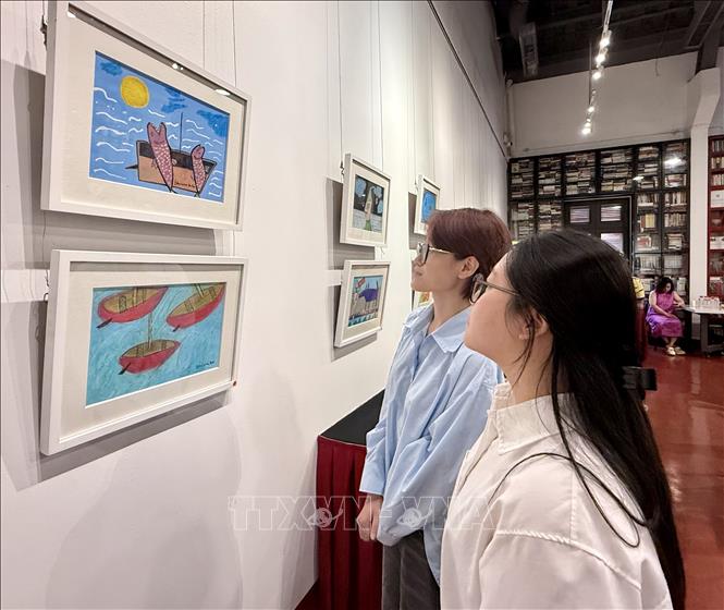 US veteran launches bilingual poetry collection, art exhibition in ...