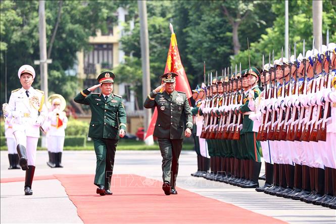 Vietnam, Philippines boost defence ties after partnership upgrade - VNA ...