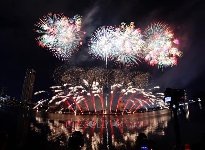 Da Nang International Fireworks Festival: French and Vietnamese ...
