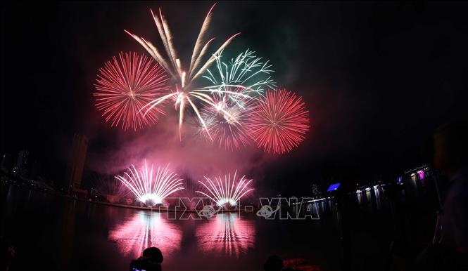 Da Nang International Fireworks Festival: French and Vietnamese ...