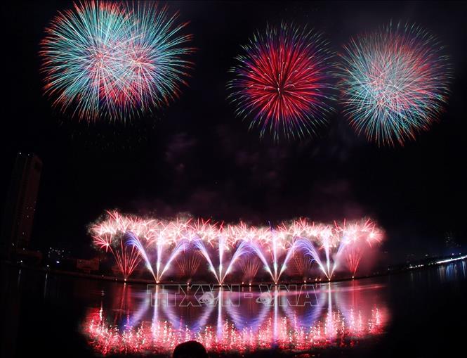 Da Nang International Fireworks Festival: French and Vietnamese ...
