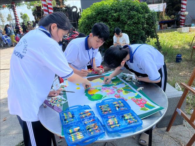 Khai mạc Hội thi Vẽ tranh “Miền Trái ngọt - Màu quê hương” và Kể chuyện ...