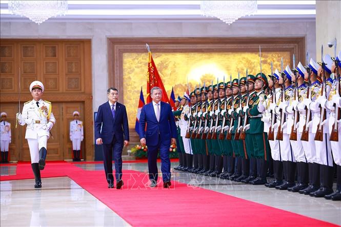 Cambodian PM arrives in Hanoi for official visit, ASEAN Future Forum ...