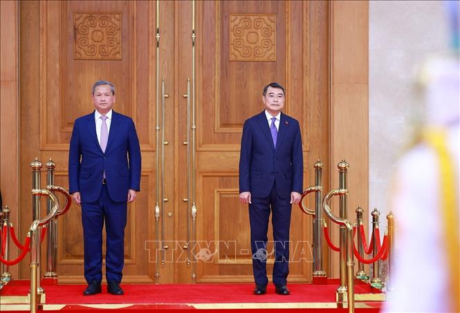 Cambodian PM arrives in Hanoi for official visit, ASEAN Future Forum ...