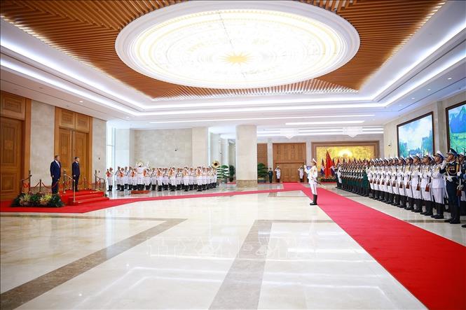 Cambodian PM arrives in Hanoi for official visit, ASEAN Future Forum ...