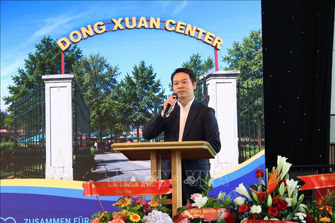 Bến tàu “Herzbergstr./Dong-Xuan" - Dấu ấn Việt Nam trên bản đồ giao ...