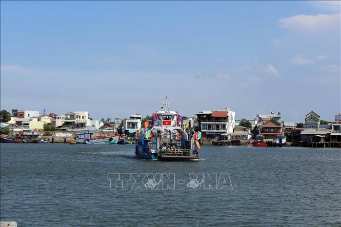 Những chuyến phà nối liền xã đảo Tam Hải (Đà Nẵng) với đất liền - Ảnh ...
