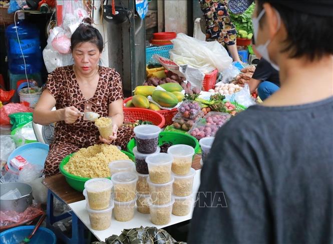 Hà Nội nhộn nhịp chợ tết Đoan Ngọ - Ảnh thời sự trong nước - Kinh tế ...