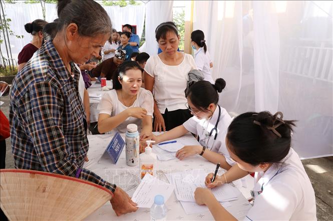 Ninh Bình: Khám bệnh và cấp thuốc miễn phí cho trên 600 người dân - Ảnh ...