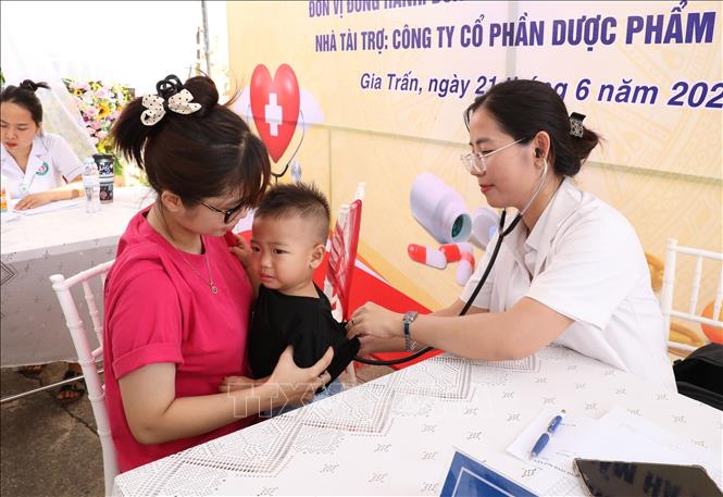 Ninh Bình: Khám bệnh và cấp thuốc miễn phí cho trên 600 người dân - Ảnh ...